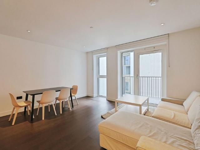 2 Bed Flat, Fountain Park Way, W12