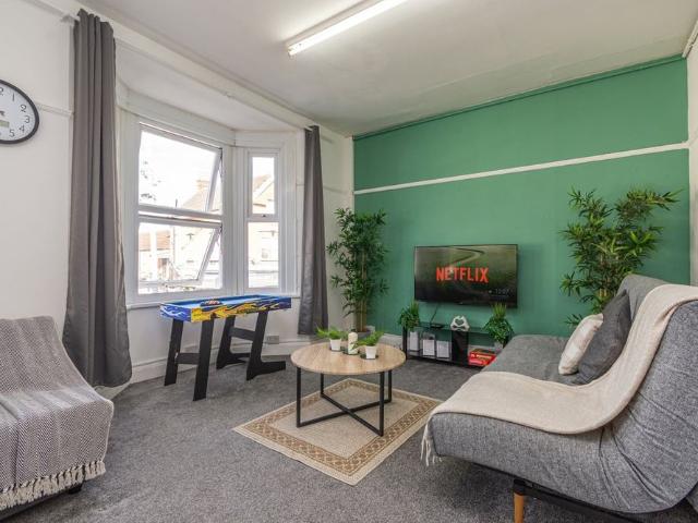 2 Bed Flat, Francis Road, E10