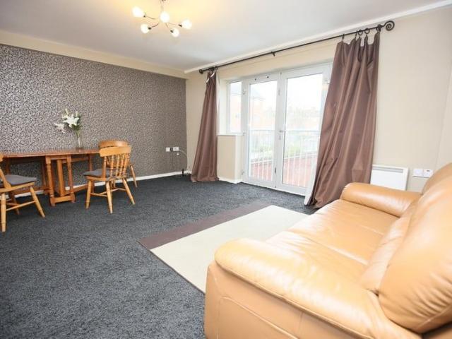 2 Bed Flat, Fremington Court, CV1