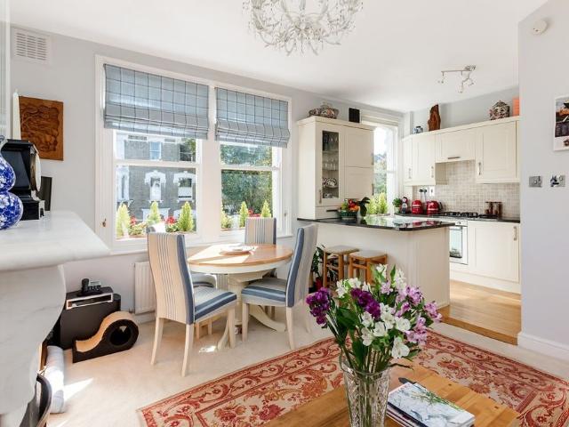 2 Bed Flat, Freegrove Road, N7