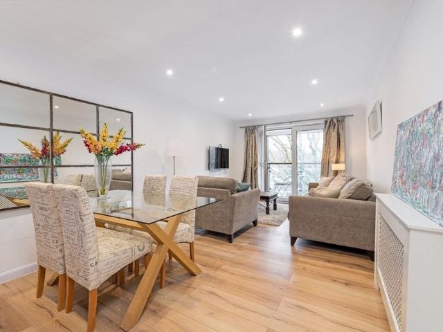 2 Bed Flat, Gallagher Court, SW11