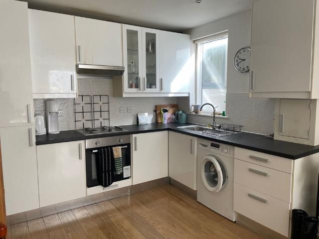 2 Bed Flat, Garfield Mews, SW11