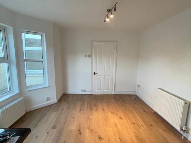 2 Bed Flat, Gillett Road, CR7
