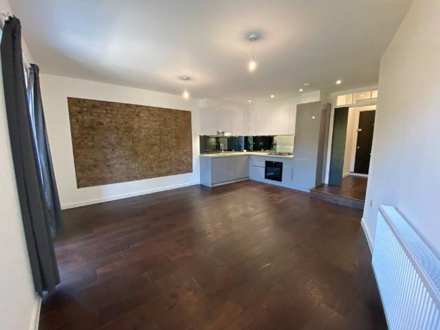 2 Bed Flat, Gloucester Drive, N4