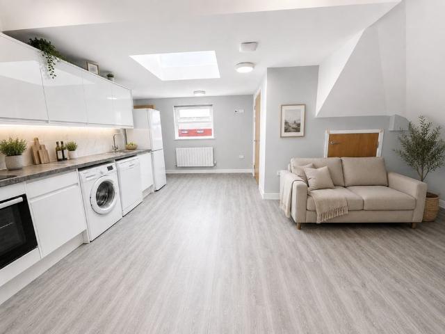 2 Bed Flat, Gloucester Road, BS7