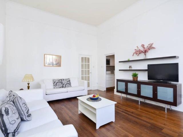 2 Bed Flat, Gloucester Terrace, W2