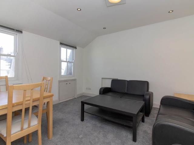 2 Bed Flat, Gloucester Terrace, W2