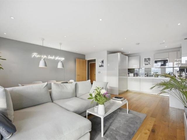 2 Bed Flat, Goldhawk Road, W12