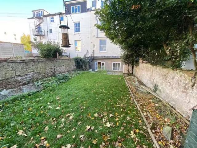 2 Bed Flat, Goldstone Villas, BN3