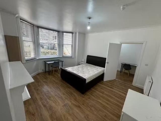 2 Bed Flat, Goldstone Villas, BN3