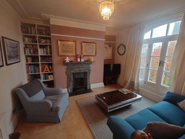 2 Bed Flat, Gordon Mansions, W14