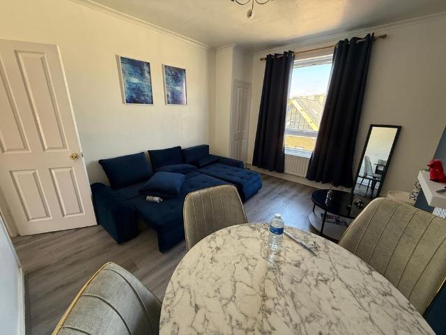 2 Bed Flat, Gower House, SE17