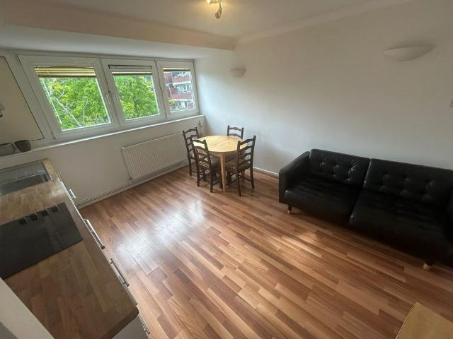 2 Bed Flat, Goulden House, SW11