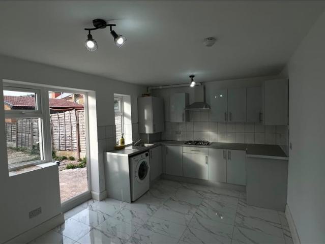 2 Bed Flat, Grange Road, IG1