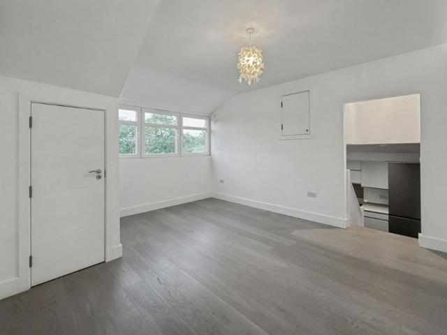 2 Bed Flat, Great North Road, N6