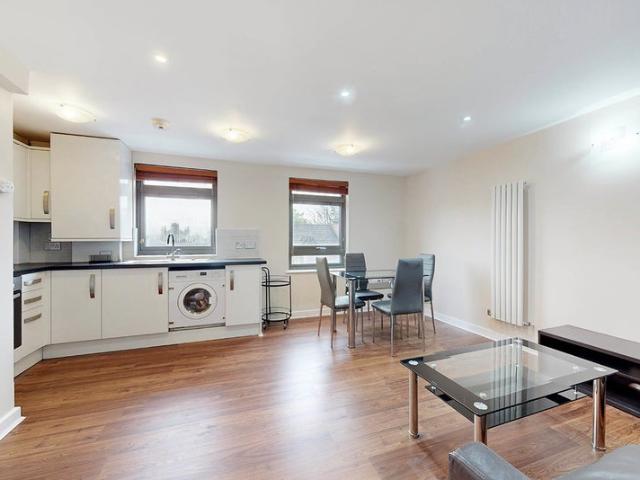 2 Bed Flat Green Lane Ilford IG1