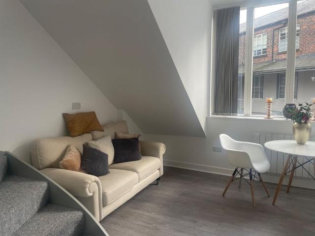 2 Bed Flat, Green Lane, S3