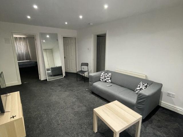 2 Bed Flat, Greenfield Road, L13
