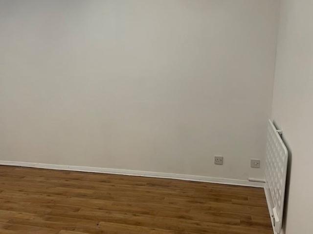 2 Bed Flat, Greenslade Road, IG11