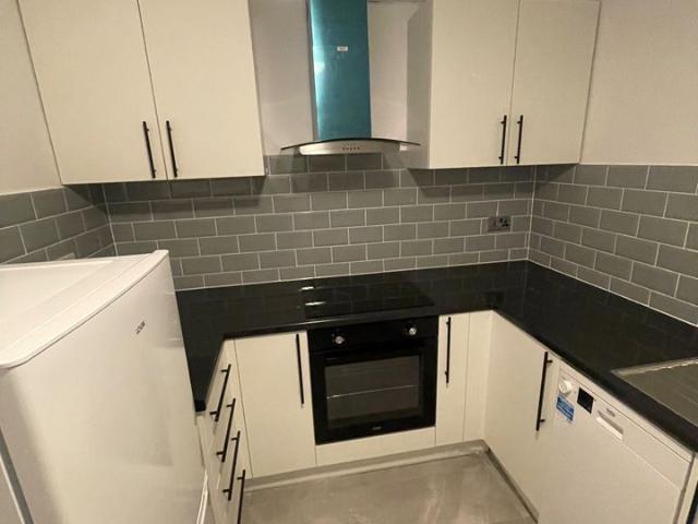 2 Bed Flat, Greenslade Road, IG11