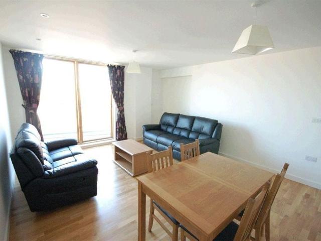 2 Bed Flat, Hunsaker, RG1