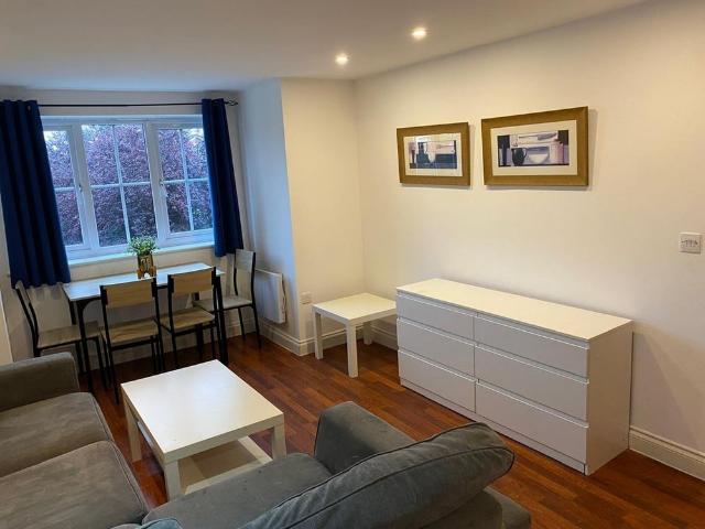 2 Bed Flat, Hyde Road, M12