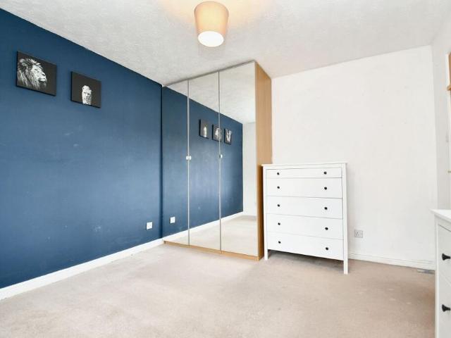 2 Bed Flat, Hyndman Court, M5