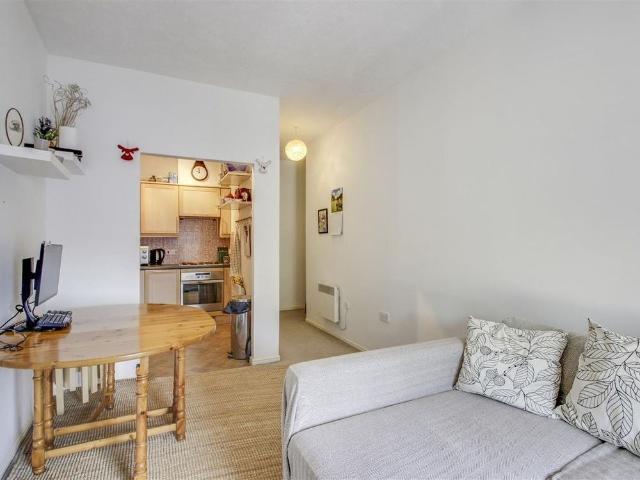 2 Bed Flat, Hamlet House, SE23