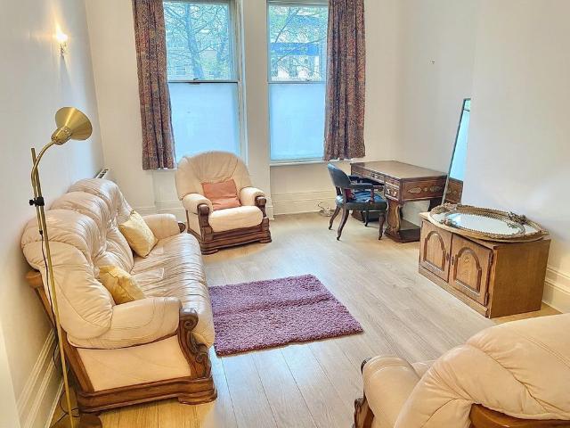 2 Bed Flat, Hanover Gate Mansions, NW1