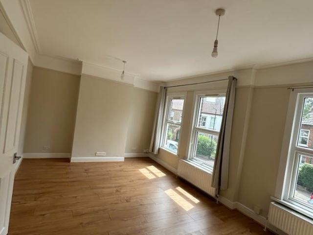 2 Bed Flat, Hawarden Road, E17