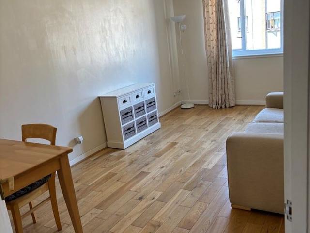 2 Bed Flat, Hawthornden Place, EH7