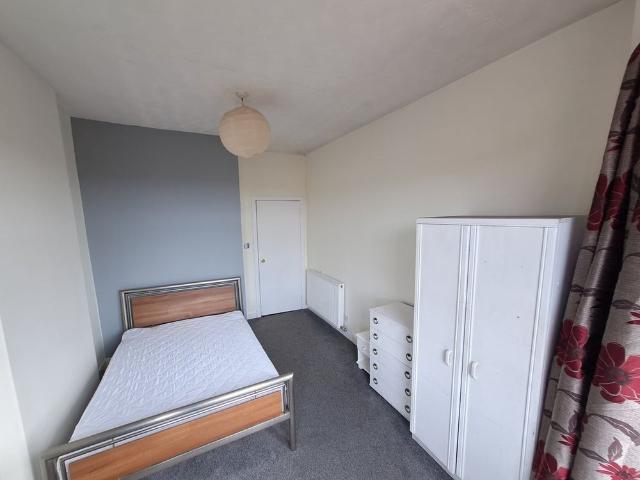 2 Bed Flat, Hathaway Lane, G20