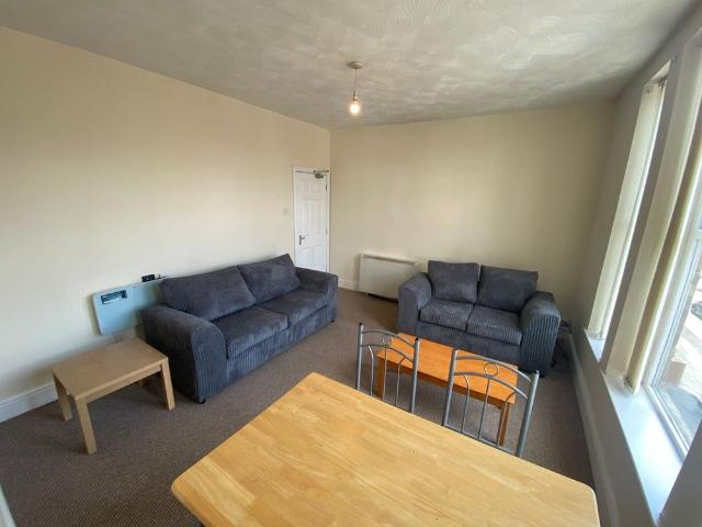 2 Bed Flat, Hathersage Road, M13