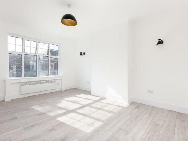 2 Bed Flat, Havercourt, NW3