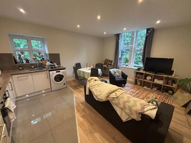 2 Bed Flat, Headingley Lane, LS6