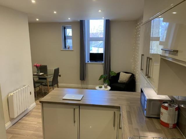 2 Bed Flat, Headingley Lane, LS6