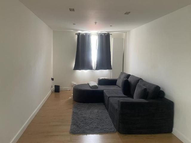 2 Bed Flat, Headstone Road, HA1