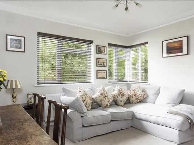 2 Bed Flat, Helena Court, W5