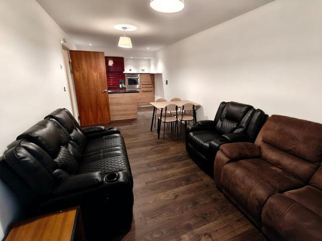 2 Bed Flat, Hemisphere, B5