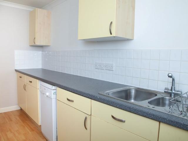 2 Bed Flat, Henderson Place, EH3