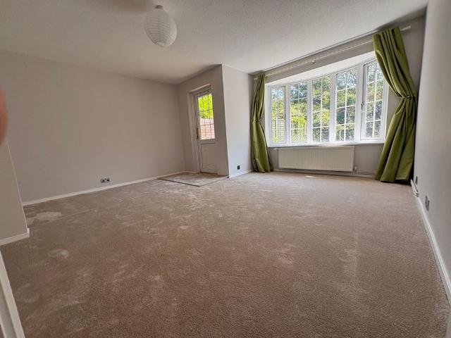 2 Bed Flat, Henleaze, BS9
