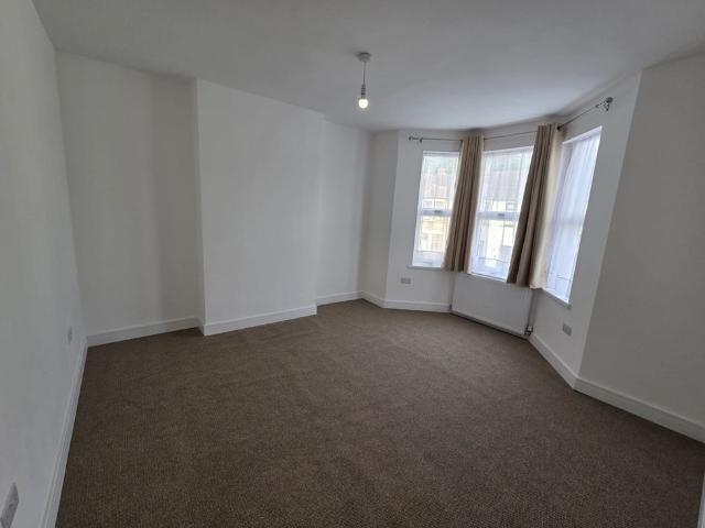2 Bed Flat, Henley Road, IG1