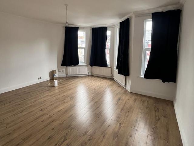 2 Bed Flat, Hewitt Road, N8