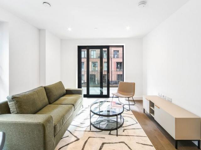 2 Bed Flat, Hewson Way, SE17