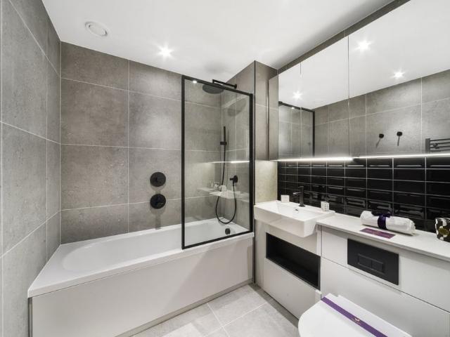 2 Bed Flat, Hewson Way, SE17