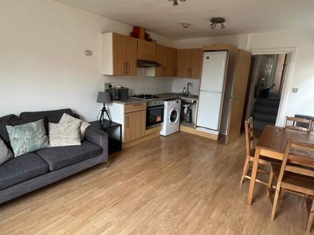 2 Bed Flat, Heyford Terrace, SW8