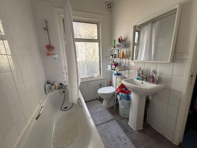 2 Bed Flat, High St, NW10