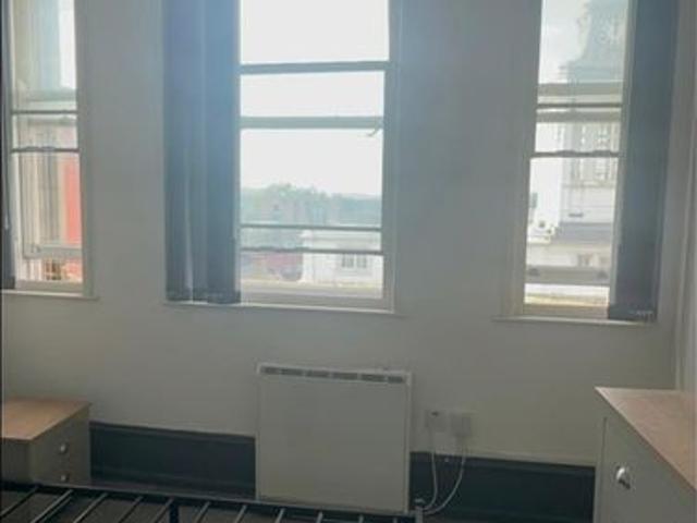 2 Bed Flat, High St, S1