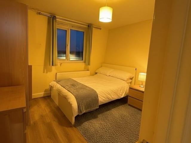 2 Bed Flat, High Street Colliers Wood, SW19