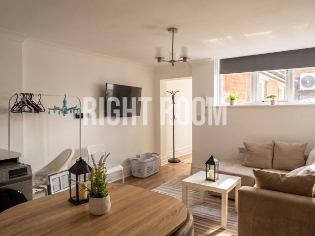2 Bed Flat, High Street, Southampton
